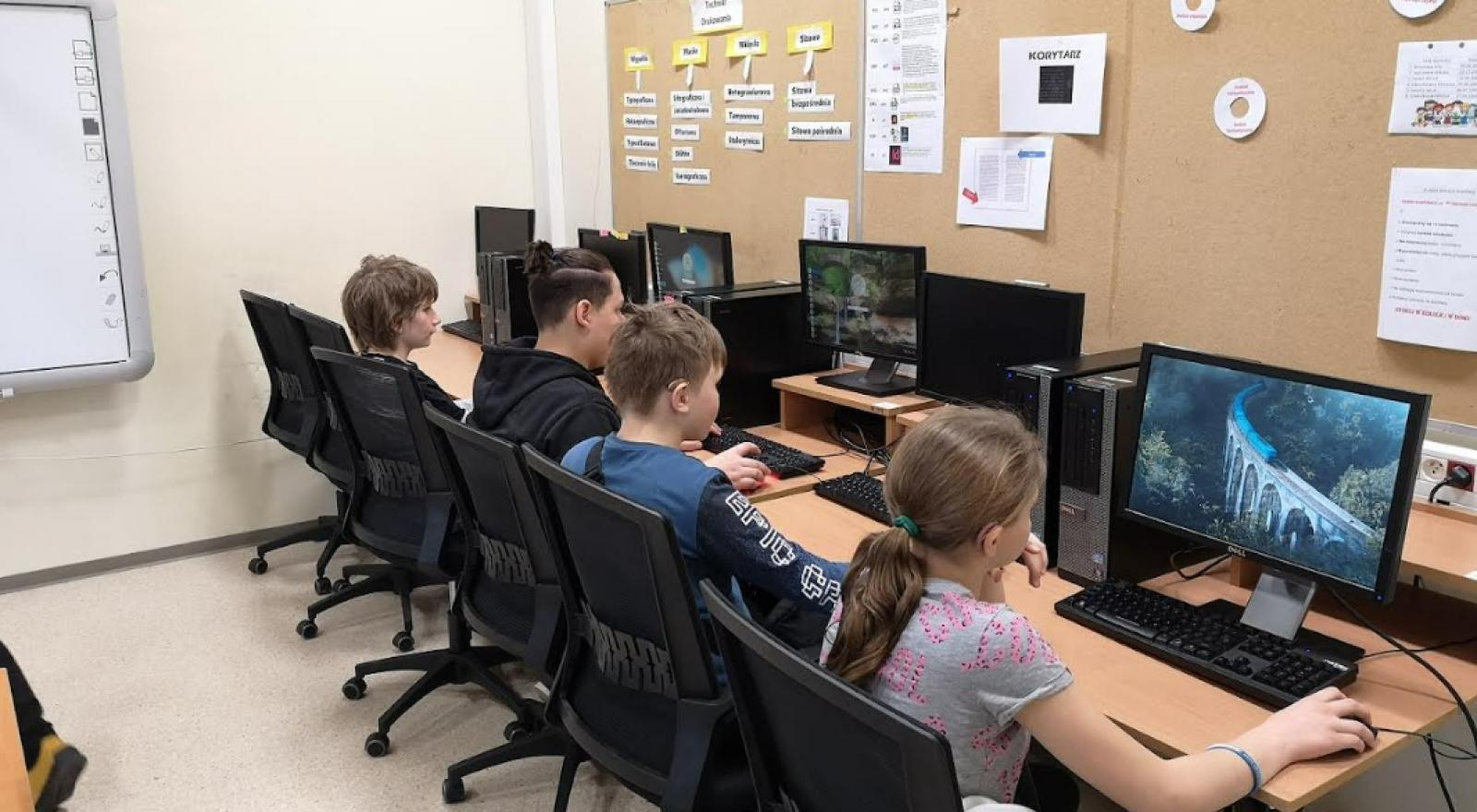 Computers from the bank for deaf and hard-of-hearing students students